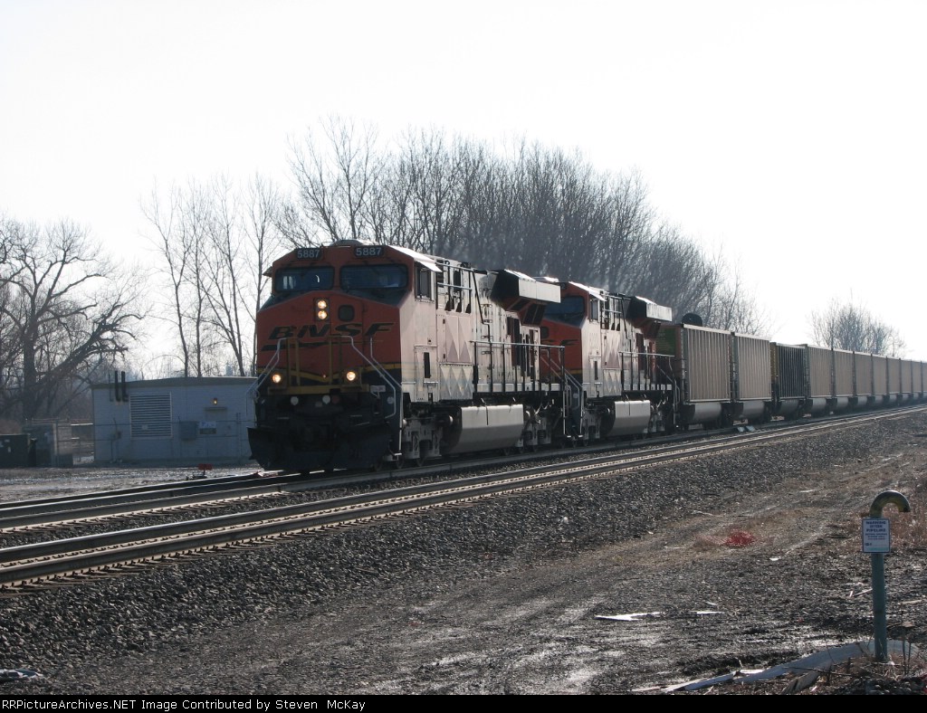 BNSF 5887